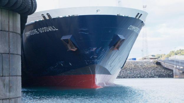 Condor officer 'shell-shocked' and 'numb' after L'Ecume II crash - BBC News