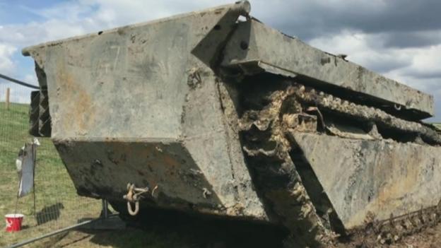Guy Martin WW1 Tank Replica displayed in Lincoln - BBC News