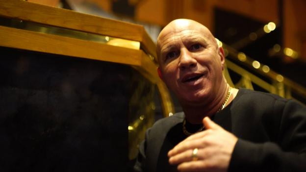 Inside the UK's white-collar cage fighting scene - BBC News