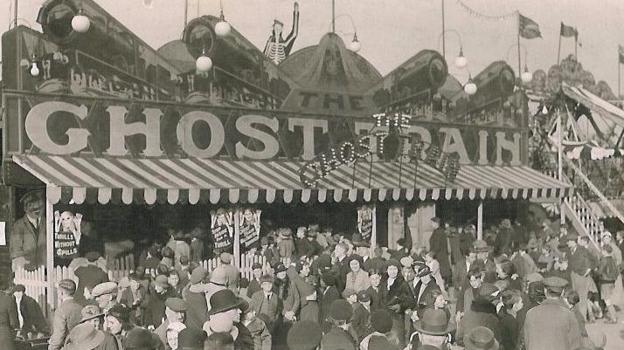 Hull Fair over the years - from freak shows to Instagrammers - BBC News