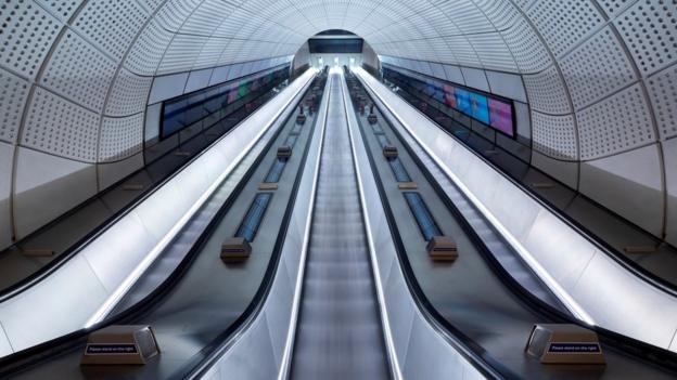 Elizabeth line: How the 'perfect' project became a nightmare - BBC News