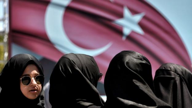 Turkey coup: Purge widens to education sector - BBC News