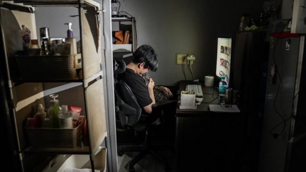 Parasite: The real people living in Seoul's basement apartments - BBC News