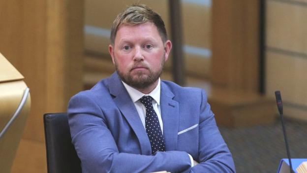 Jamie Greene quits Conservative group at Holyrood - BBC News