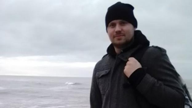 Sunderland murder: £10k offered to find Alexander Carr - BBC News