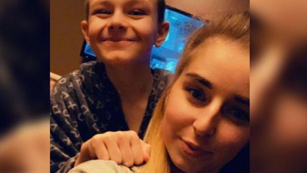 Max and Mason: Trial of five accused of helping offenders starts - BBC News