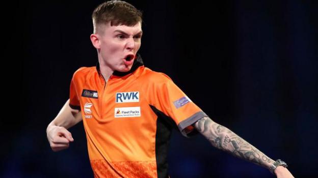 Bradley Brooks: Former world youth champion wins in Leicester to secure PDC Worlds place - BBC Sport