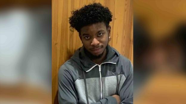 Teenagers sentenced over stabbing of Robert Robinson in Deptford - BBC News