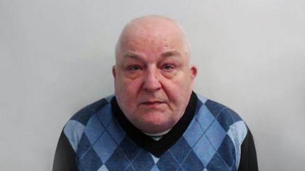 How cigarette butt helped solve 30-year murder mystery - BBC News