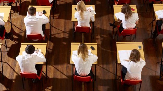 Scottish education performance falling, says study - BBC News