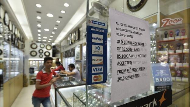 Cash rules in India despite digital payment boom - BBC News