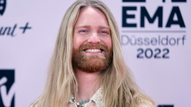 Sam Ryder: A surfing accident changed my life - BBC News