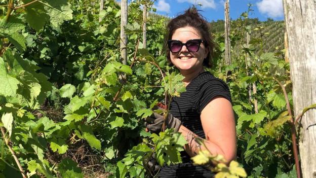 Red-wine headache explained - and it is not about volume - BBC News