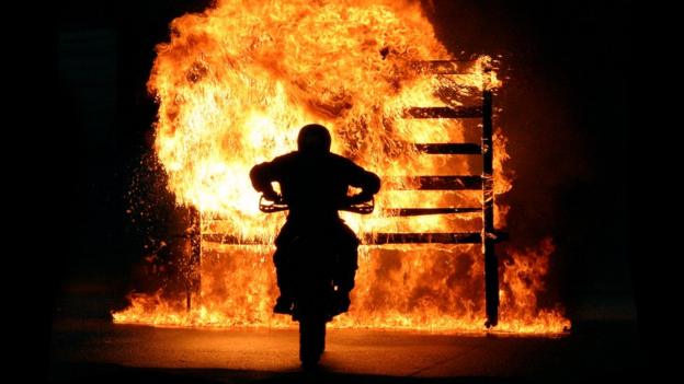 How safe is it to be a stunt performer? - BBC News