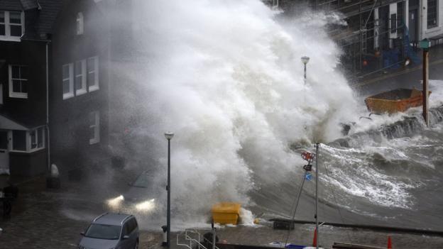 In pictures: Storm Babet strikes across Scotland - BBC News