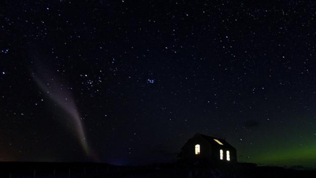 'Mysterious Steve' photo wins astronomy festival contest - BBC News