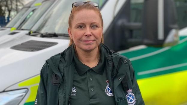 Heating on prescription scheme suggests fewer NHS visits - BBC News