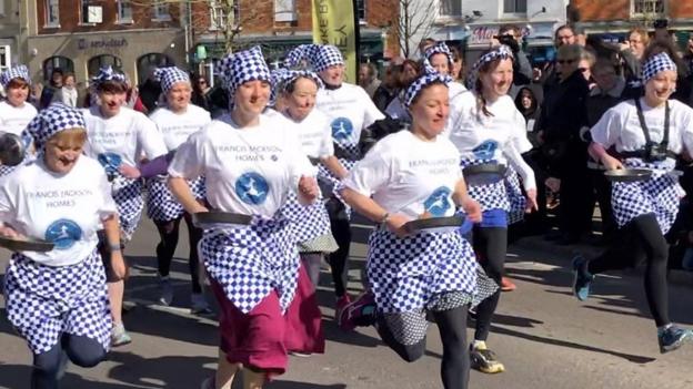 Olney: The town where a pancake race is a global event - BBC News