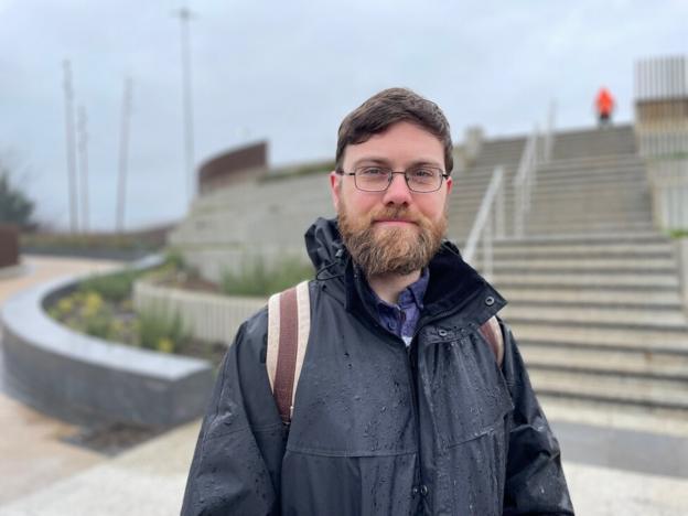 How a rusty bridge changed lives in Glasgow - BBC News