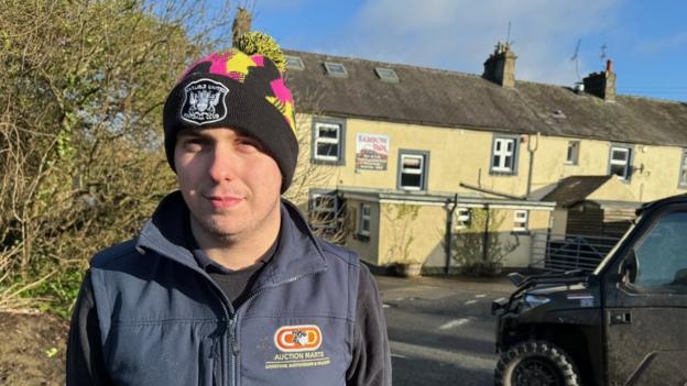Gilsland villagers raising money to save Samson Inn - BBC News