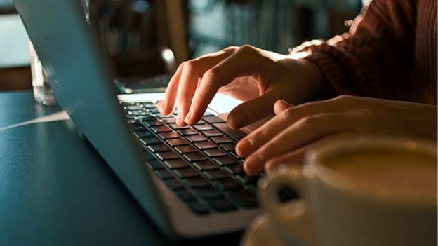 NR Narayana Murthy: Why Indians are debating a 70-hour work week - BBC News