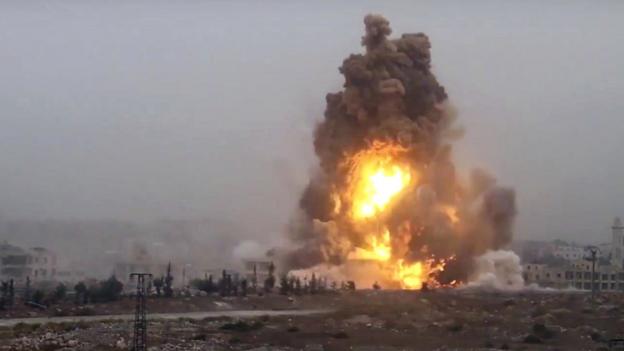 Syria rebels 'in push to break Aleppo siege' - BBC News