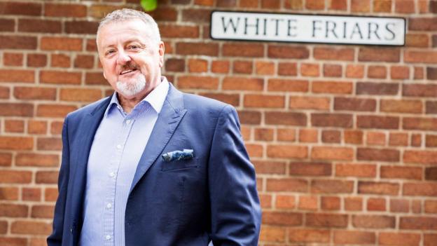 BHS collapse: 'I was in charge of millions, then I had nothing' - BBC News