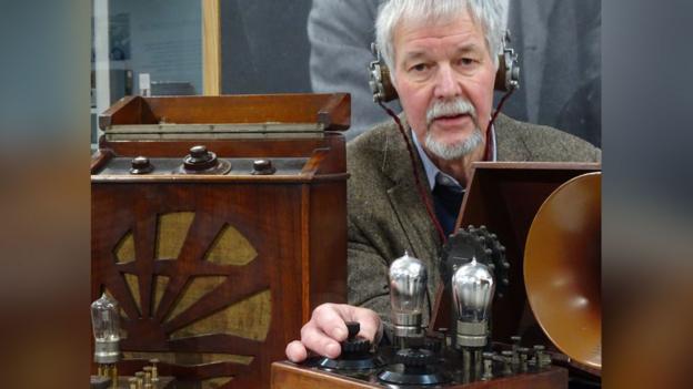 Pye radio exhibition in Cambridge celebrates BBC centenary - BBC News