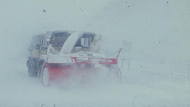 The 1982 blizzard when it snowed for 36 hours - BBC News