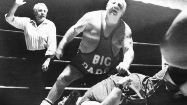 World of Sport Wrestling to return to British TV screens - BBC News