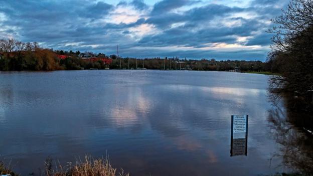 Didsbury flooding: River Mersey 'centimetres' from breaching defences ...