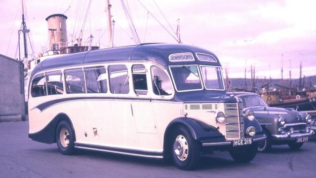 Restored vintage coach returns home to Shetland from Suffolk - BBC News