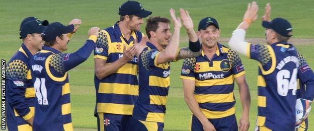Glamorgan: Shaun Tait urges team not to 'mess it up' - BBC Sport