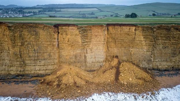 Cliff fall danger warning after 'huge' collapse at Seatown - BBC News