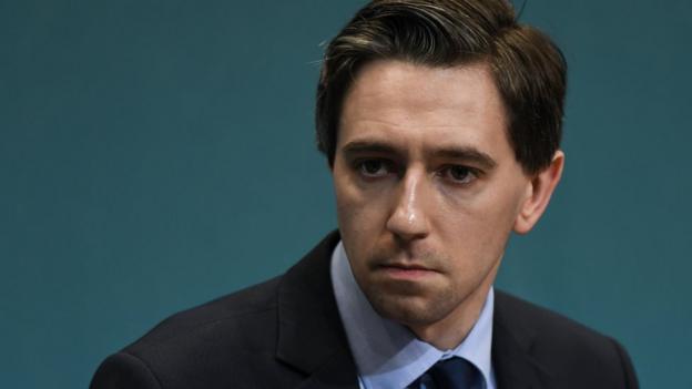 Simon Harris: Profile of a man in a hurry to the top - BBC News
