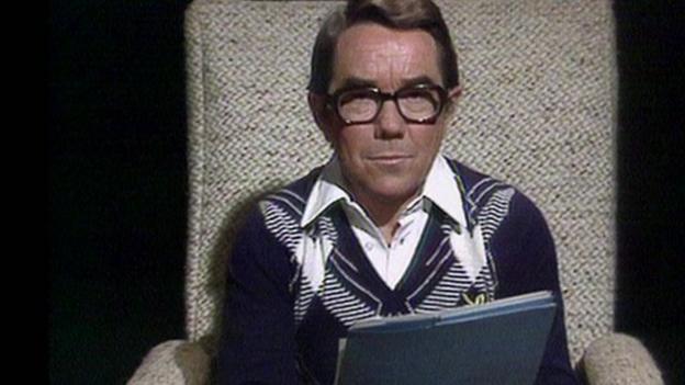 Obituary: Ronnie Corbett - BBC News