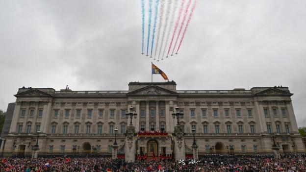 King Charles III's coronation: Look back at historic day - BBC Newsround