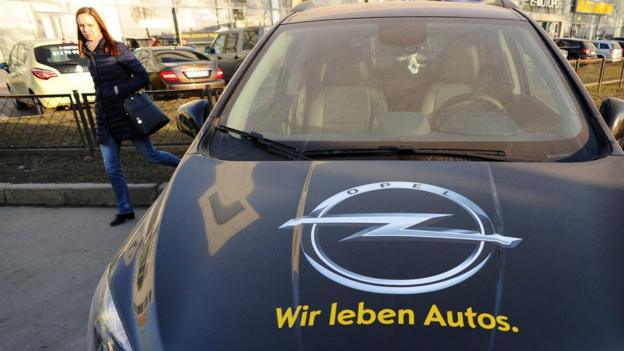 Brexit pushes Opel to cut staff hours in Germany - BBC News