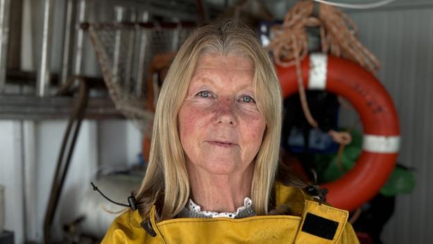 Morecambe Bay cockling tragedy victims remembered 20 years on - BBC News