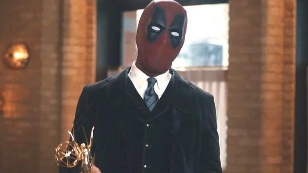 Channing Tatum in Wrexham pub with Ryan Reynolds - BBC News