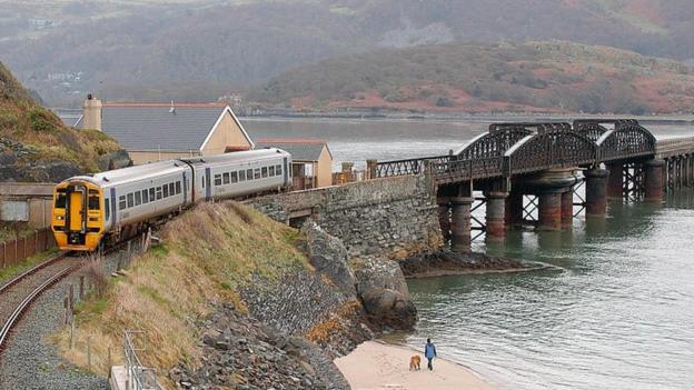 Barmouth Viaduct officially reopens after £30m restoration - BBC News