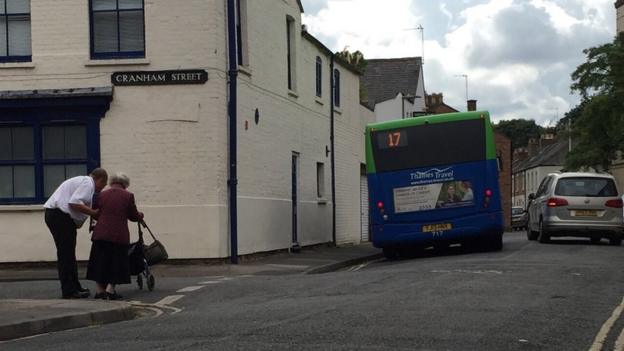 Bus driver's simple act of kindness goes viral - BBC News