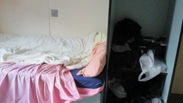 Yarl's Wood detention centre 'no longer safe', inspectors say - BBC News