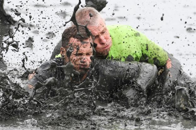 Germany Mud Olympics: Competitors get caked at annual event - BBC News