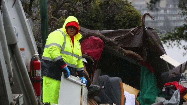 A jogger trashed a homeless man's stuff. What happened next? - BBC News