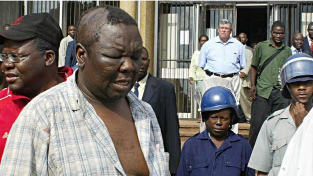 In pictures: The life of Robert Mugabe - BBC News