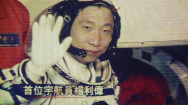 Chinese astronaut puzzled by 'knocking sound' in space - BBC News