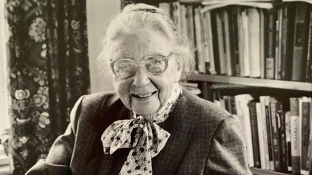 Elsie Widdowson: World War Two food rationing 'genius' gets blue plaque ...