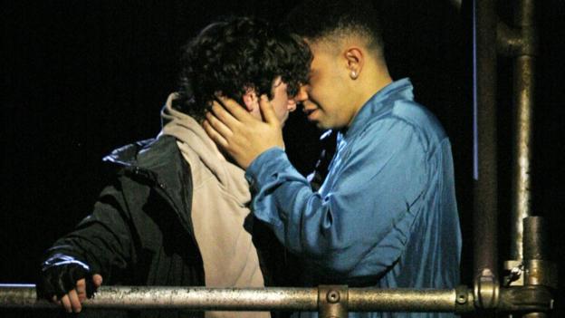 Juliet becomes Julius in Shakespeare's love story - BBC News