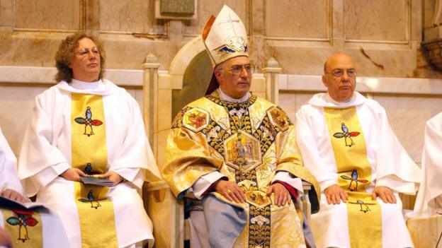 Former Archbishop of Glasgow Mario Conti dies, aged 88 - BBC News